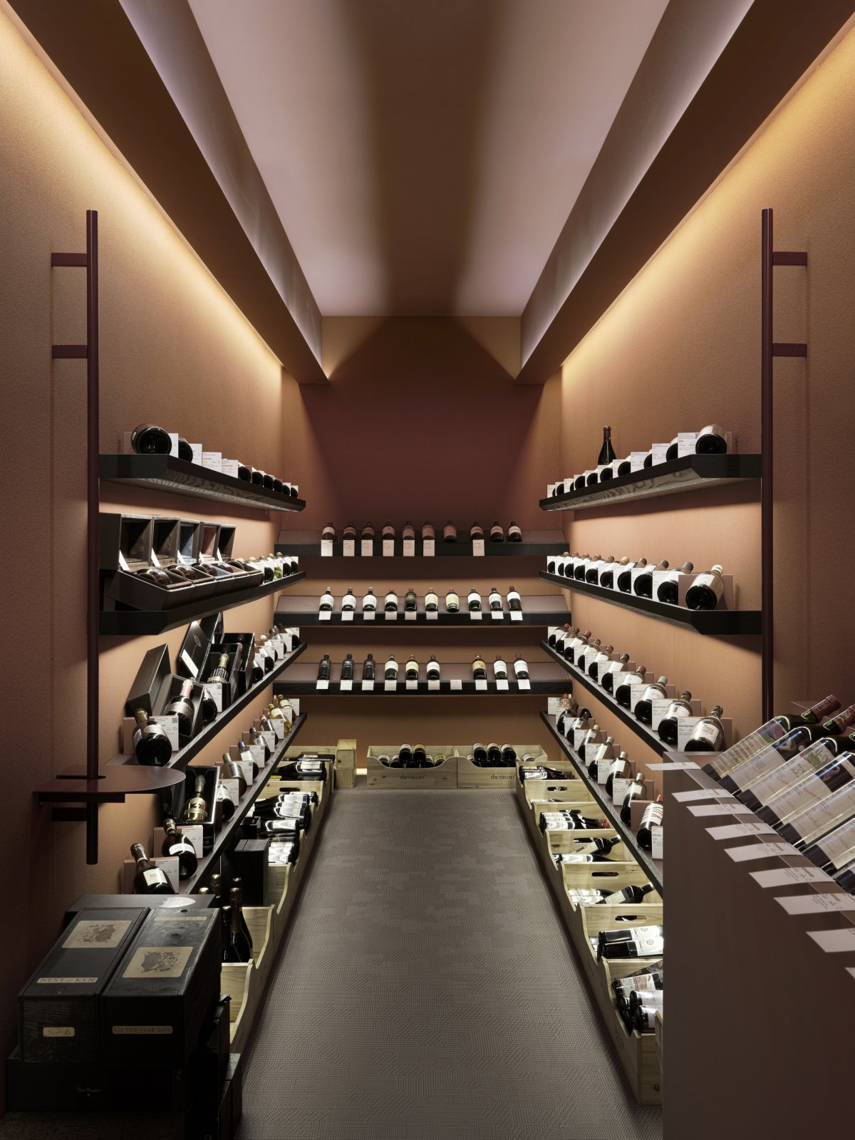 YinjiSpace - 134 x Red Tongue Boutique Store